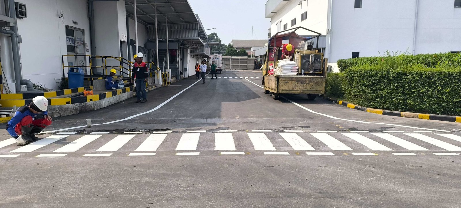 JASA PENGECATAN MARKA ZEBRA CROSS - Lintas Marka